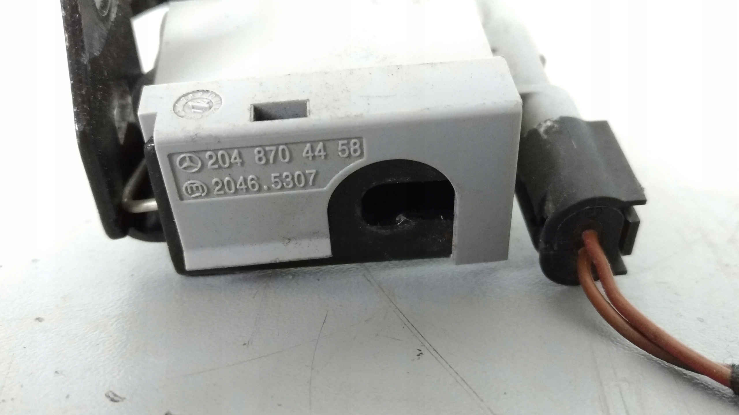 W205 C200 ZAMEK MASKI PRAWY A2048704458 - 7549612280 - oficjalne ...