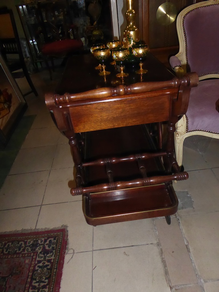 PIĘKNY - ANTYK- BAREK ZE STOLIKIEM NA KÓŁKACH! - 7749076466 - oficjalne ...