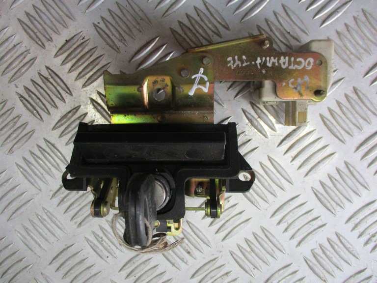 KLAMKA ZAMEK KLUCZYK BAGAŻNIKA TYŁ OCTAVIA HB - 7359323531 - oficjalne ...