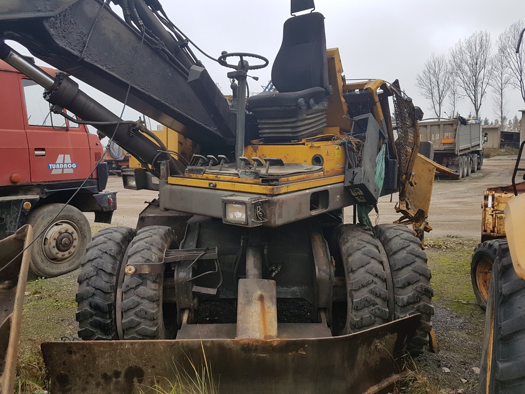 Volvo EW 130 USZKODZONA - 7012638531 - oficjalne archiwum Allegro