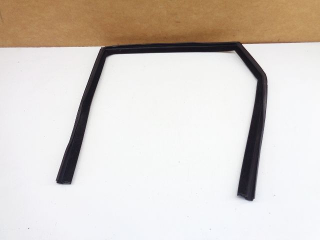 RANGE ROVE EVOQUE GASKET DOOR LEFT REAR
